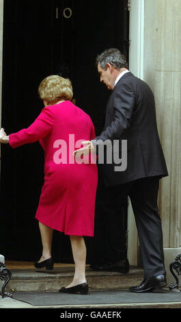 Thatcher visits Downing Street Stock Photo - Alamy