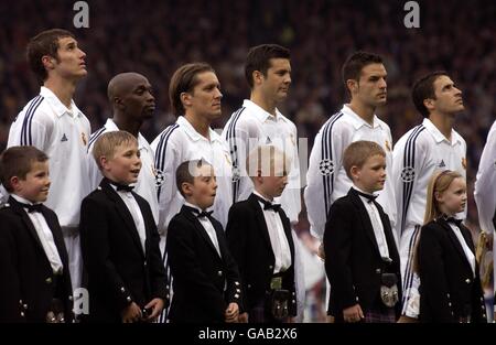 Real Madrid players line up during the La Liga EA Sports match between ...