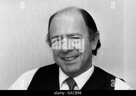 Editor of Punch Alan Coren in "Punch" office. June 1975 Stock Photo - Alamy