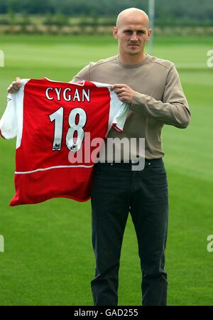 Football - Pascal Cygan signs to Arsenal Stock Photo - Alamy