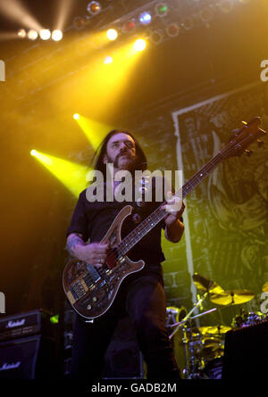 Lemmy Kilminster of Motorhead opens for Alice Cooper at Wembley Arena ...