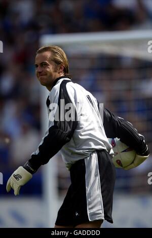 Leicester City goalkeeper Ian Walker celebrates victory Stock Photo - Alamy