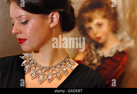 Model Laura Turnbull wears a 100 carat diamond Cartier necklace of ...