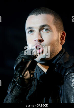 Chart-topping singer Shayne Ward (left) and BBC presenter Zoe Salmon ...