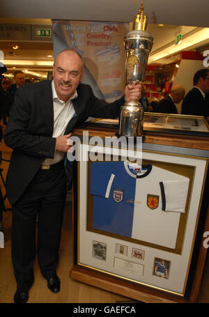 Former player and winner of the PFA player of the year, Clive Allen ...