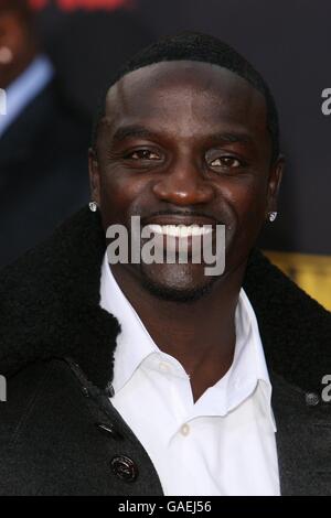 Akon arriving at the American Music Awards 2013 at the Nokia Theatre in ...