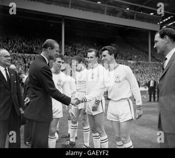 (L-R) Matt Gillies, Leicester City Stock Photo - Alamy