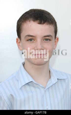 Alex Etel arrives at the premiere of The Water Horse Legend of the Deep ...