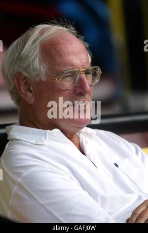 England rugby coach, Jack Rowell, during training with his squad at ...