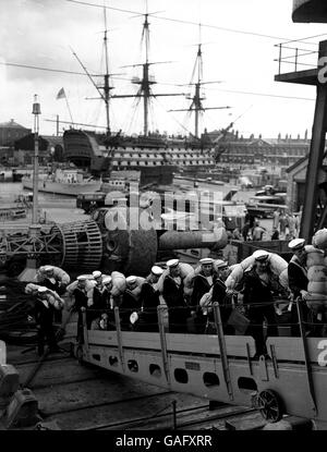 British Royal Navy warship sailors on board HMS Powerful, 1826, in ...