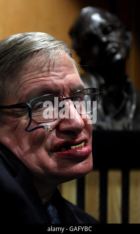 A bust of Professor Steven Hawking, which was unveiled tonight in ...
