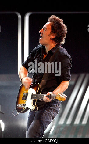 Bruce "The Boss" Springsteen performs on Sunday night, August 18, 1985 ...