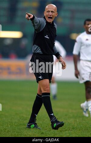 Italian soccer referee Pierluigi Collina right, his wife Gianna, center ...
