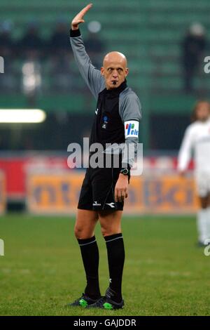 Italian soccer referee Pierluigi Collina right, his wife Gianna, center ...