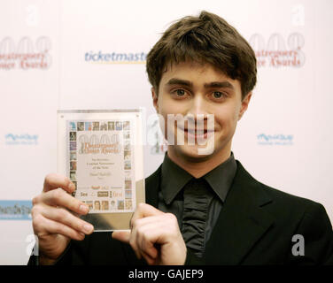 Actor Daniel Radcliffe poses in Beverly Hills, Calif., Thursday, Sept ...