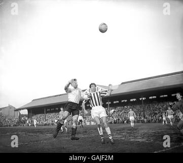 West Bromwich Albion's Joe Kennedy (l) and Tottenham Hotspur's Len ...