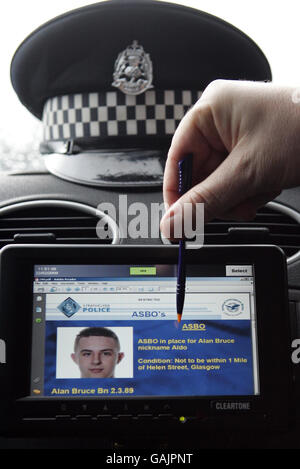 A Strathclyde Police officer using a new integrated computer system ...