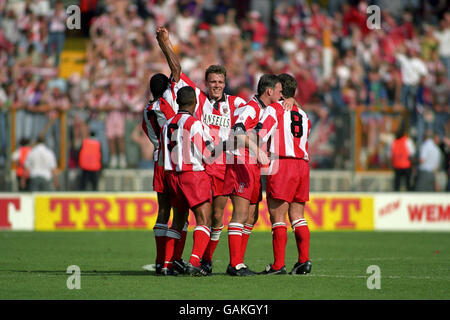 Stoke City celebrate with the Autoglass Trophy. (back row l-r) Chick ...