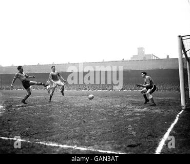 Norman Deeley, Wolverhampton Wanderers Stock Photo - Alamy