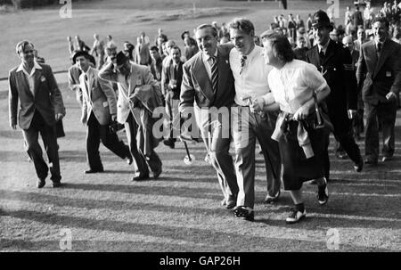 Harry Weetman receiving congratulations from his wife and Henry Cotton ...