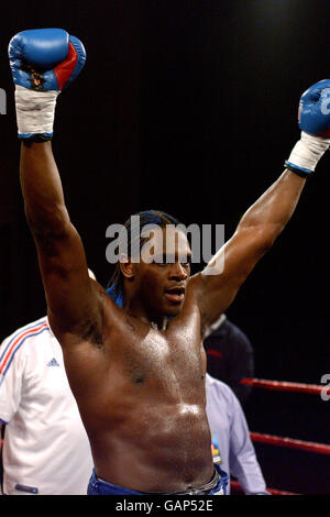 Boxing - Heavyweight Bout - Audley Harrison v Dominic Negus Stock Photo ...