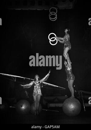 Entertainment - Tom Arnold's Circus - Harringay Arena Stock Photo - Alamy