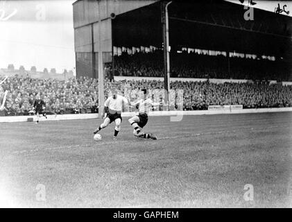 (L-R) Luton Town's Billy Bingham tries to cross the ball past ...