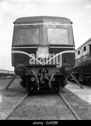 The first rail station built on the river-crossing bridge - Zengjiayan ...