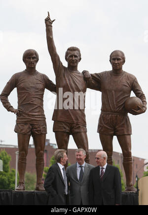The new Manchester United 'Holy Trinity' statue is unveiled at Old ...