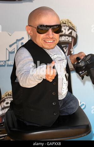Verne Troyer 2008 MTV Movie Awards at the Gibson Amphitheatre ...