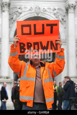 Lorry drivers stage a fuel protest rally at Marble Arch in central ...