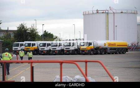 Shell tankers inside Jarrow Shell terminal, Tyne and Wear, as tanker ...