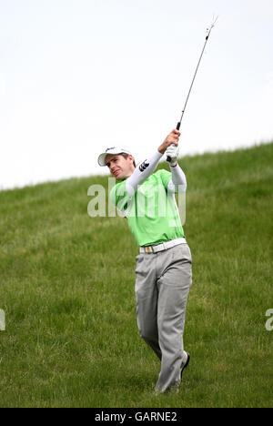 Australia's Scott Strange plays his second shot to the 18th during ...