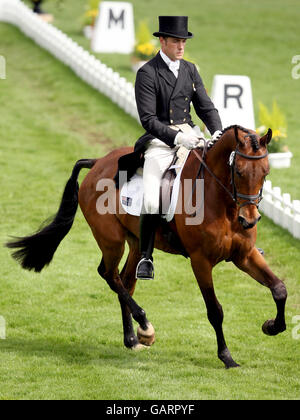 Australia's Paul Tapner riding Inonothing in action during the Show ...