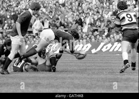 Stewart's Melville FP's Jim Calder touches down a try Stock Photo - Alamy