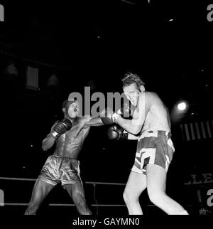 Boxing - Final Eliminator for British Heavyweight Championship - Bunny ...