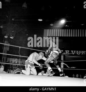 Boxing - Final Eliminator for British Heavyweight Championship - Bunny ...