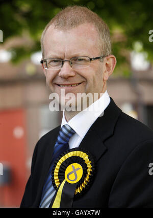 SNP by-election candidate John Mason (right) is joined by ex-trade ...