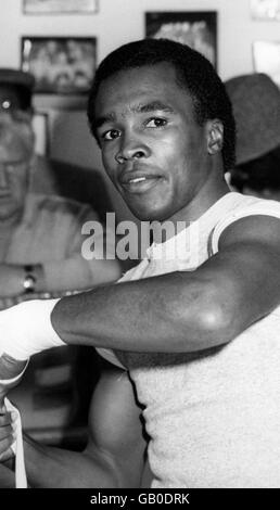 American welterweight boxer Sugar Ray Leonard Stock Photo - Alamy