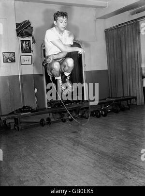British and European Featherweight Champion Howard Winstone training at ...