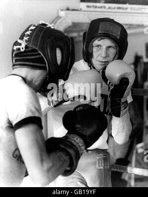 Boxing - World Lightweight Championship - Jim Watt v Alexis Arguello ...