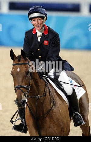 Great Britain's Mary King rides Call Again Cavalier as she waves to the ...