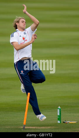 England's Stuart Broad bowls during the tour match at Warren Park ...