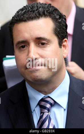 Barry George's solicitor, Jeremy Moore leaves the Old Bailey in London ...