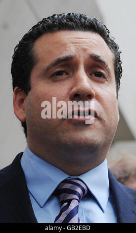 Jeremy Moore, Solicitor to Barry George outside the Old Bailey in ...