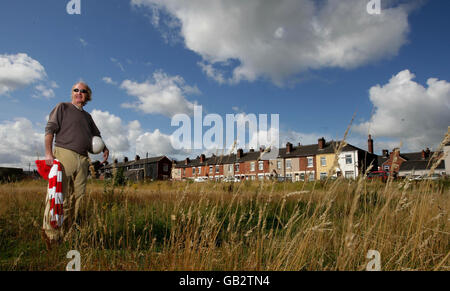 England footballer Alan Ball poses at the Jalisco Stadium in ...