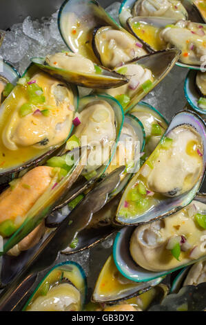 Fresh French mussels on ice in a fishmonger's shop at the Boqueria ...
