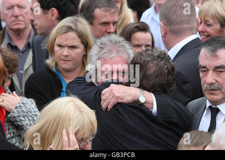 The funeral of Irish folk singer Ronnie Drew at Redford Cemetery Stock ...