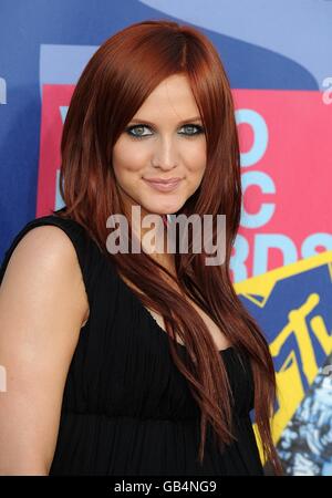 Ashlee Simpson arrives to the MTV Music Video Awards in Miami ...