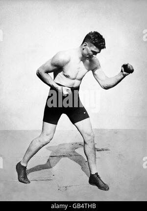 Jack Dempsey, World Heavyweight Champion. Boxing in the ring, ca Stock ...